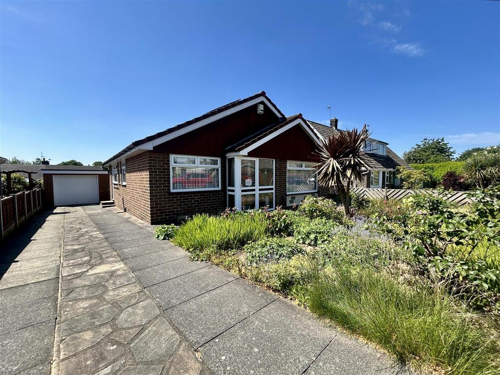 Glendale Avenue, Garforth, Leeds 3 bed detached bungalow for sale - £ ...