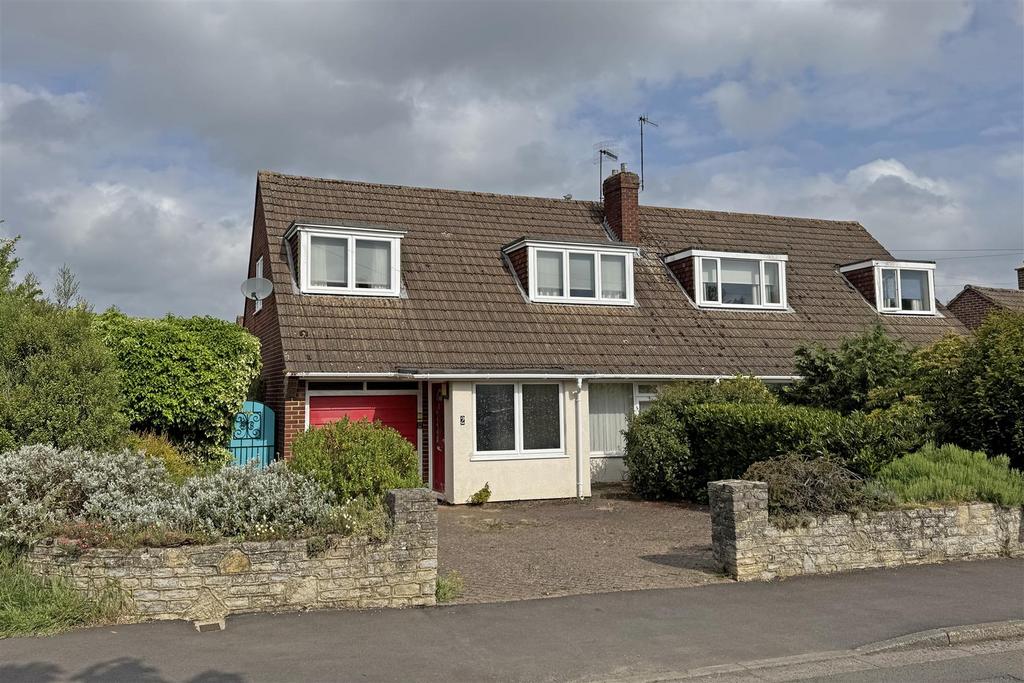 Farncombe * NO ONWARD CHAIN* 2 bed semi-detached bungalow for sale - £ ...