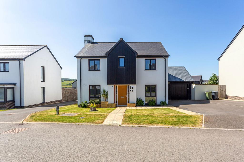 Harford Way, Barnstaple EX32 4 bed detached house - £425,000