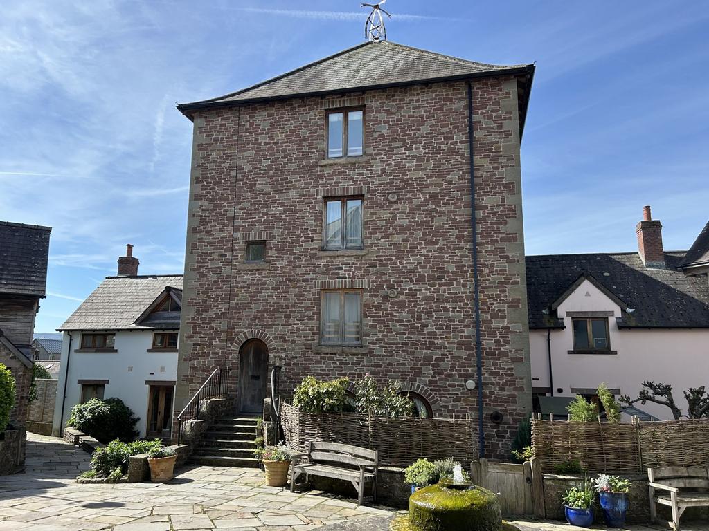 Upper House Farm, Crickhowell, Powys. 2 bed flat for sale - £275,000