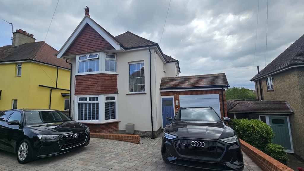 Rotunda Road, Eastbourne BN23 3 bed detached house to rent - £1,950 pcm ...