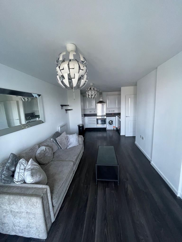 Grays Place, Slough SL2 2 bed apartment for sale - £350,000