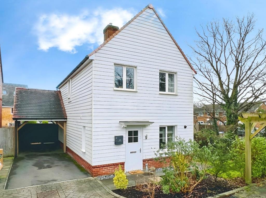 Harry Saunders Lane, Repton Park 3 bed detached house - £395,000