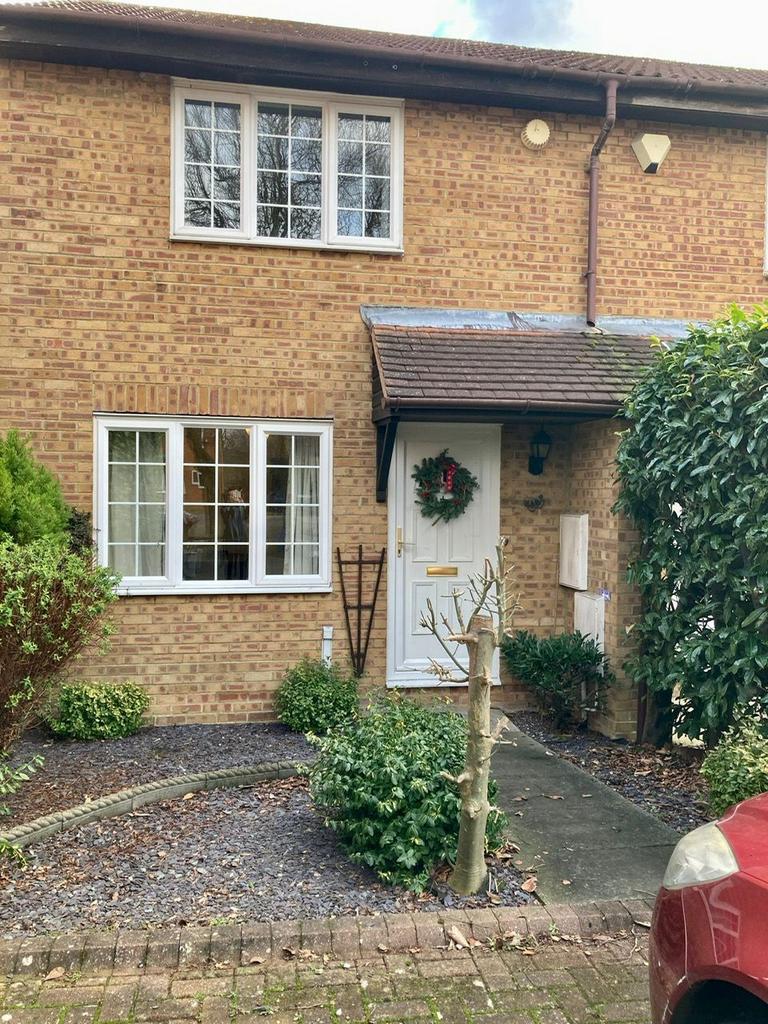 Bicester OX26 2 bed semi-detached house - £1,295 pcm (£299 pw)