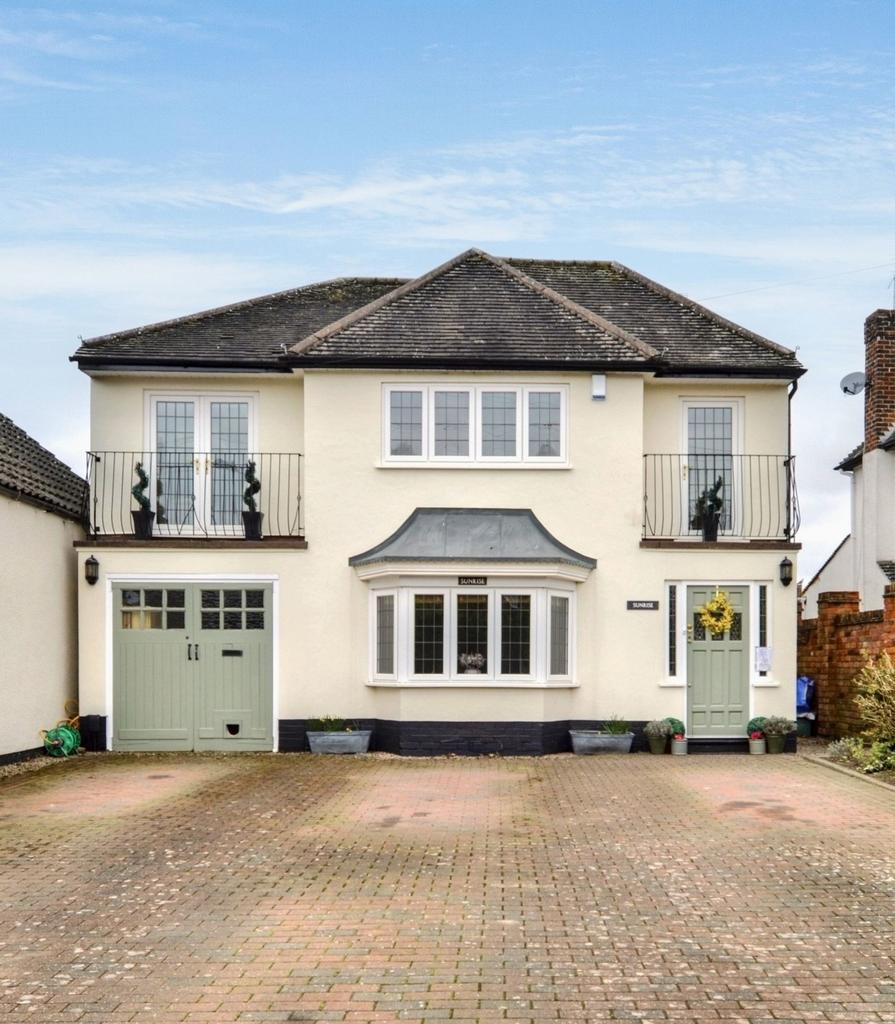Shaw Lane, Wolverhampton WV7 4 bed detached house for sale - £699,000
