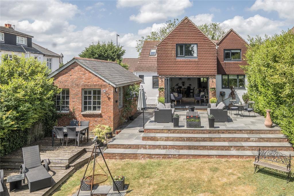 London Road, Cowplain, Waterlooville... 4 bed house - £750,000