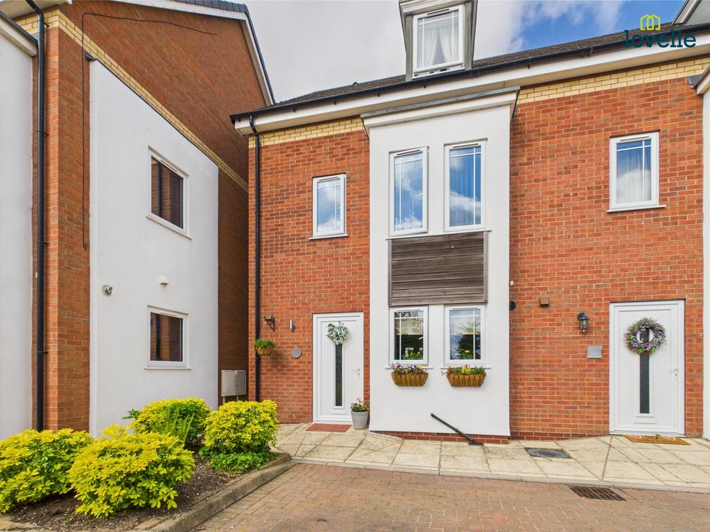 Wesley Road, Cherry Willingham, LN3 3 bed semi-detached house - £240,000