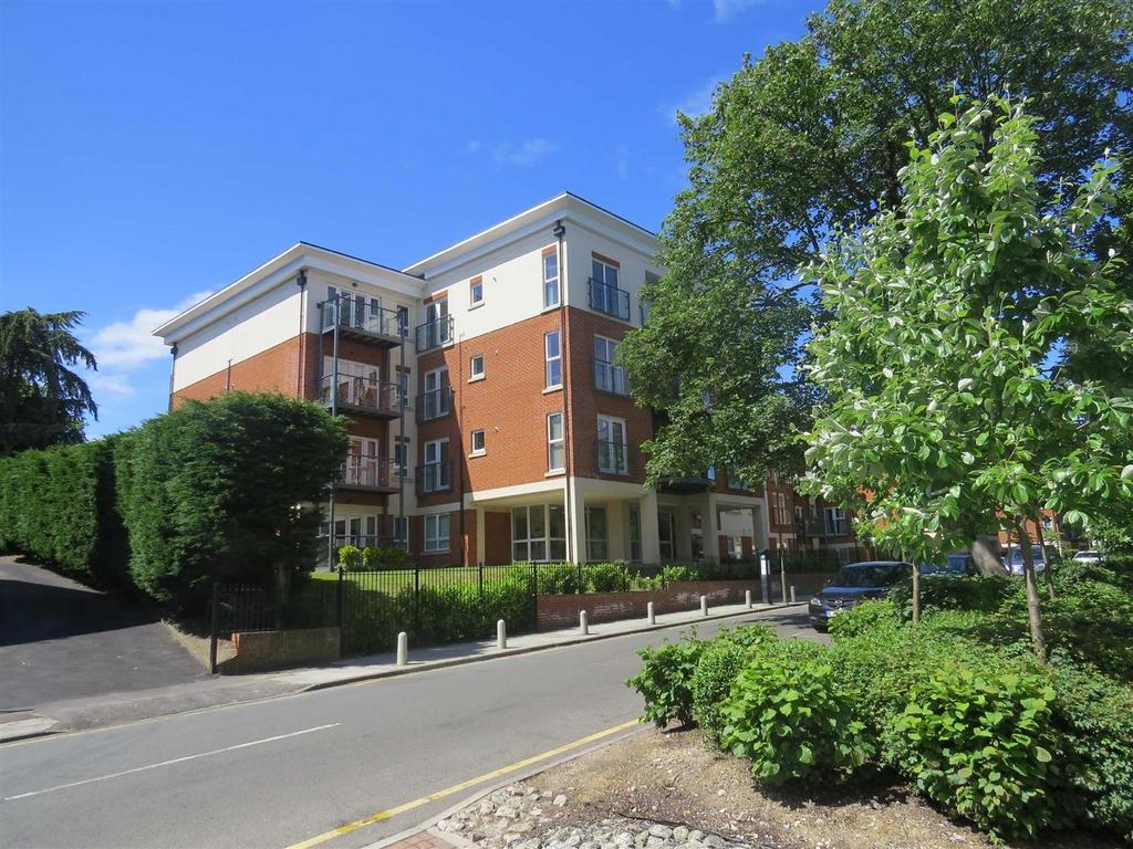 Bramley Court, Orpington BR6 2 bed flat for sale - £350,000