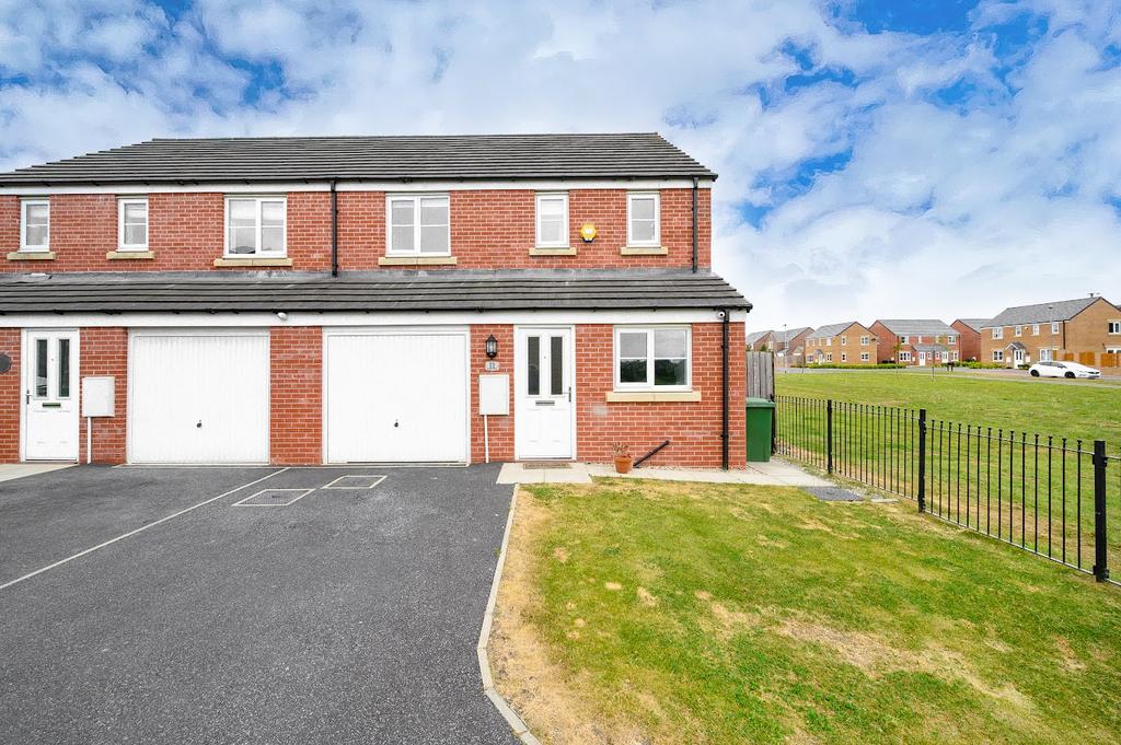 Rotary Drive, Leeds, LS27 3 bed semi-detached house for sale - £280,000