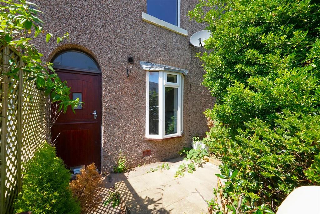 Grosvenor Street, Barrow-In-Furness 2 bed terraced house - £700 pcm (£ ...