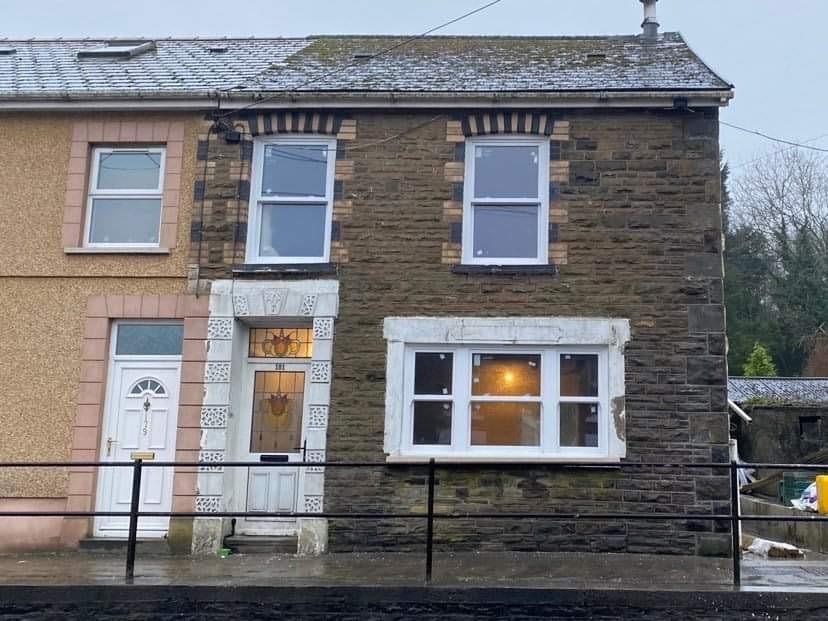 Cwmamman Road, Garnant SA18 3 bed semi-detached house - £750 pcm (£173 pw)