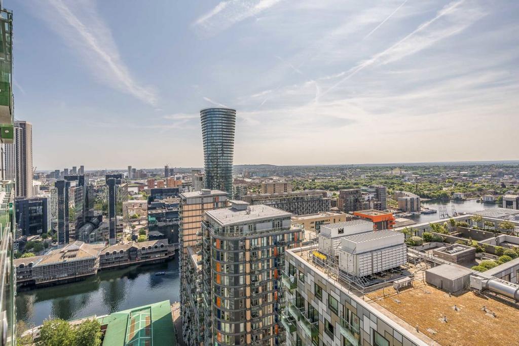 Lincoln Plaza, London E14 1 bed flat - £490,000