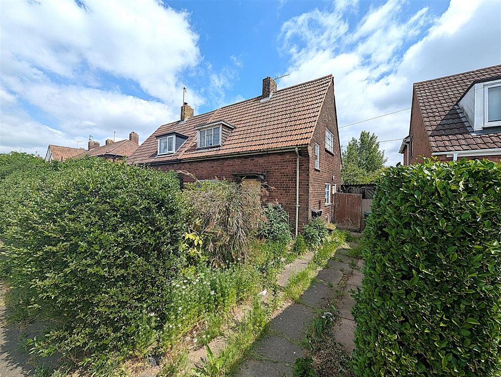 James Watt Avenue, Corby NN17 2 bed semi-detached house - £148,000
