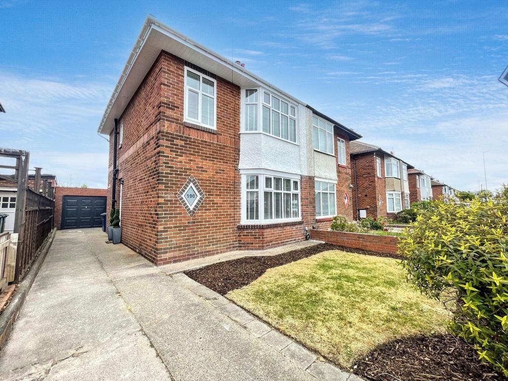 Mortimer Road, Mortimer, South... 3 bed semi-detached house - £270,000