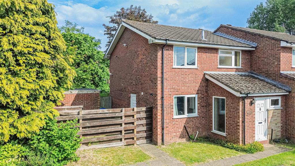 Reedsmere Close, Warrington WA4 3 bed semi-detached house - £1,200 pcm (£277 pw)