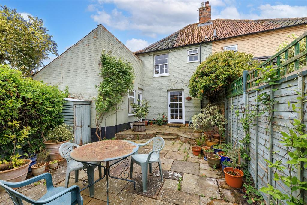 London Road, Halesworth IP19 2 bed semi-detached house for sale - £270,000