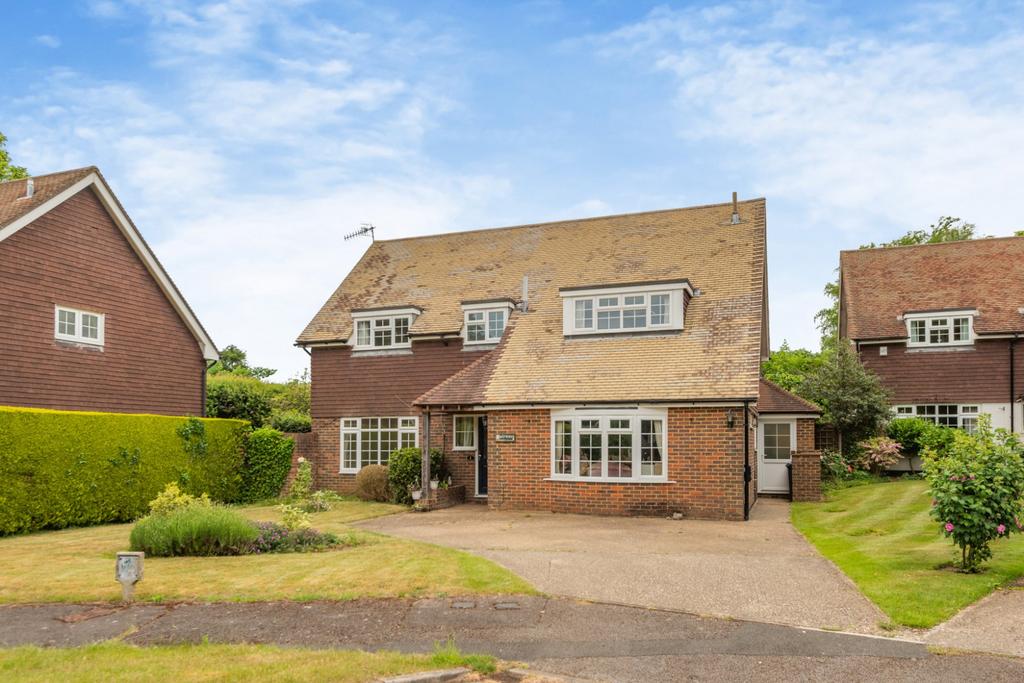 Old Rectory Gardens, Surrey GU7 4 bed detached house for sale - £1,100,000
