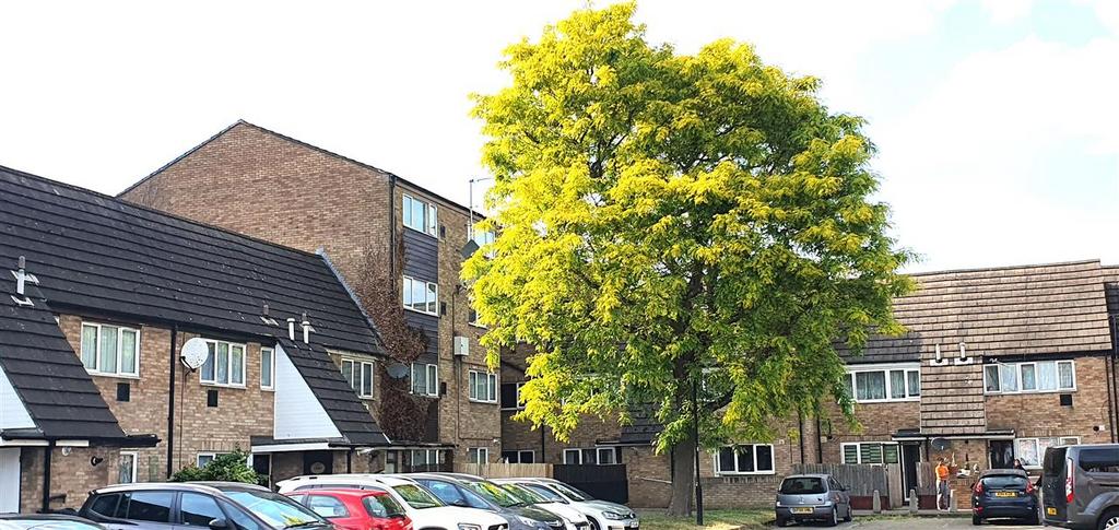 Hatchett Road, Bedfont 2 bed apartment to rent - £1,475 pcm (£340 pw)