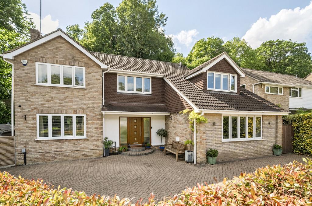 Highbury Crescent, Camberley, GU15 4 bed detached house - £799,950
