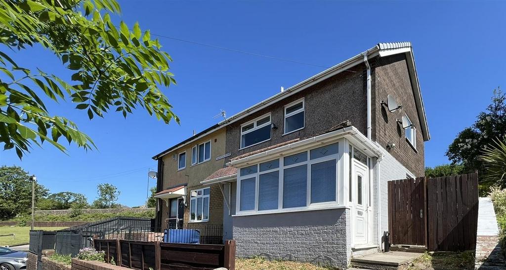 39 Padstow Walk, Hyde, SK14 3JJ 5 bed property - £230,000