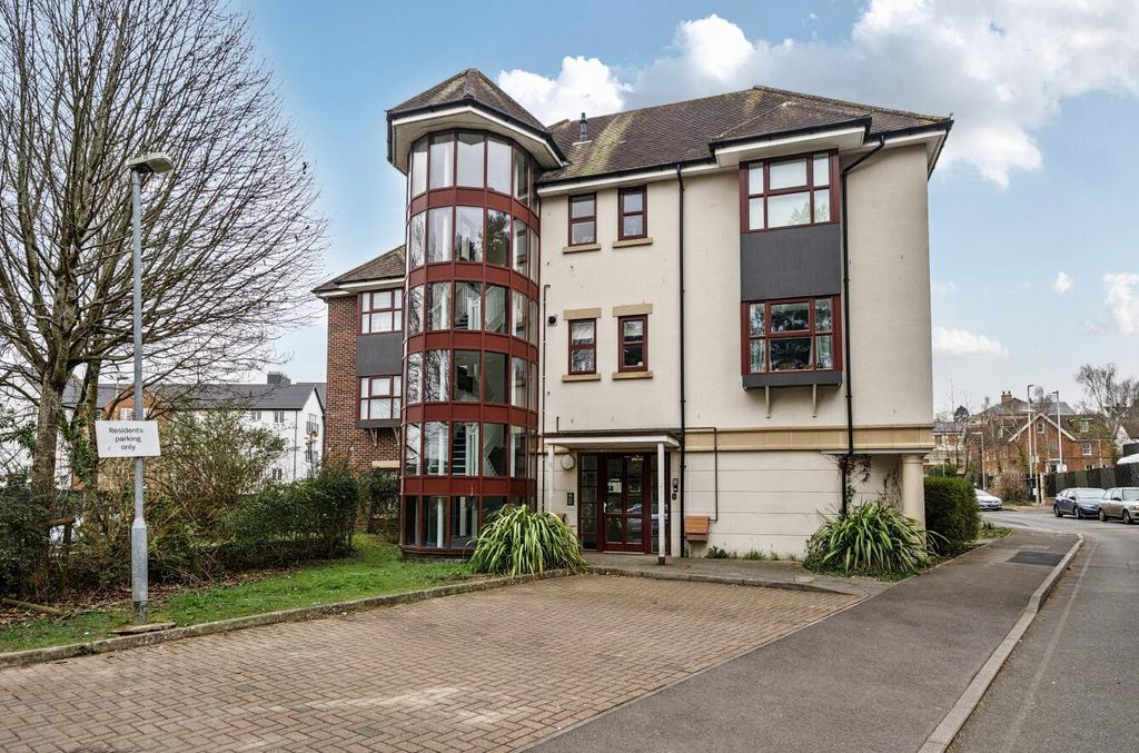 Turk Street, Alton, Hampshire, GU34 2 bed flat for sale - £115,000