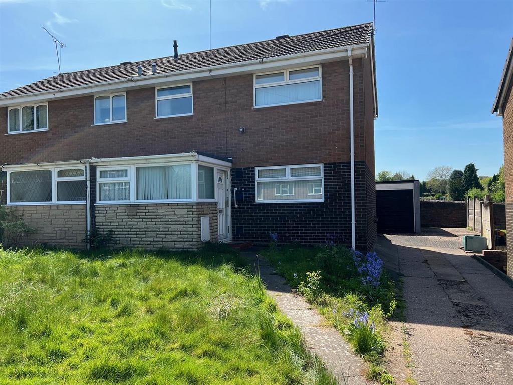 Wyre Road, Stourbridge, DY8 4PD 3 bed semi-detached house - £200,000