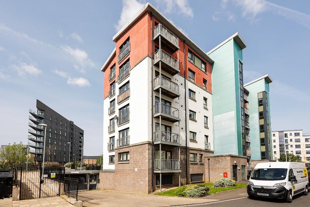 Lochend Park View, Edinburgh EH7 2 bed flat - £1,500 pcm (£346 pw)
