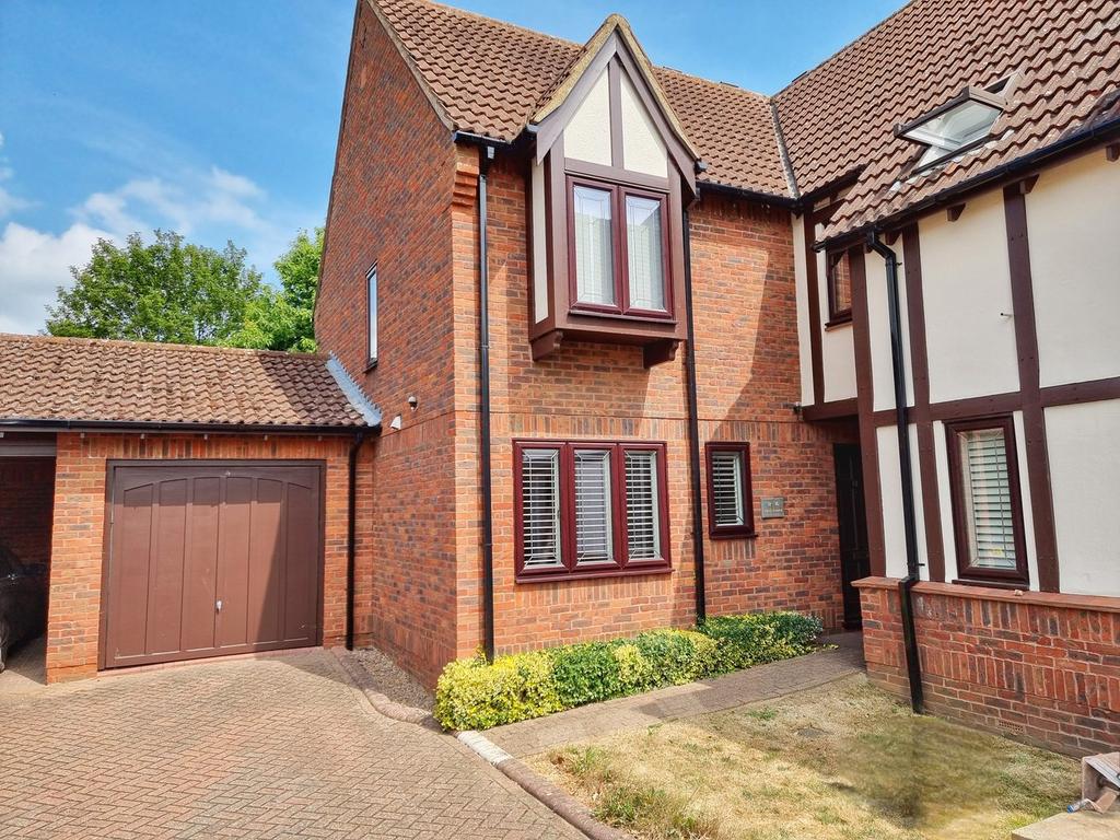 Fairways, Silsoe, Bedfordshire, MK45 2 bed apartment for sale - £200,000