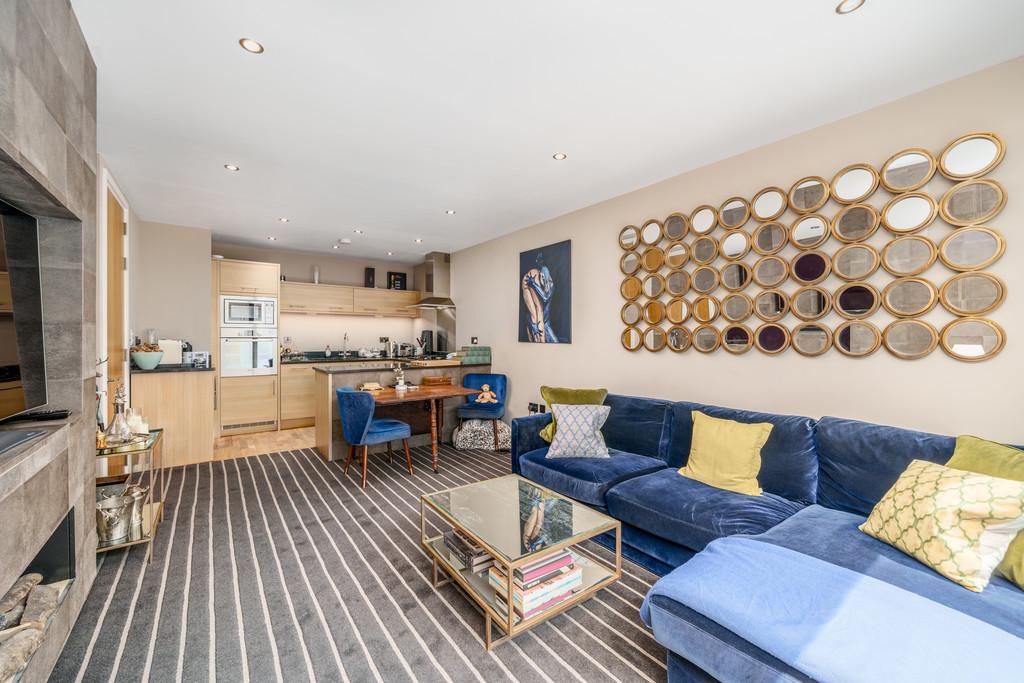 Fulham Road, Chelsea SW10 1 bed apartment - £2,750 pcm (£635 pw)