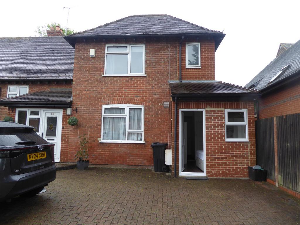Barkham Road, Wokingham, Berkshire... Studio to rent - £675 pcm (£156 pw)