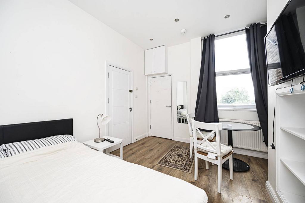 Finchley Road, Temple Fortune... Studio to rent - £1,400 pcm (£323 pw)