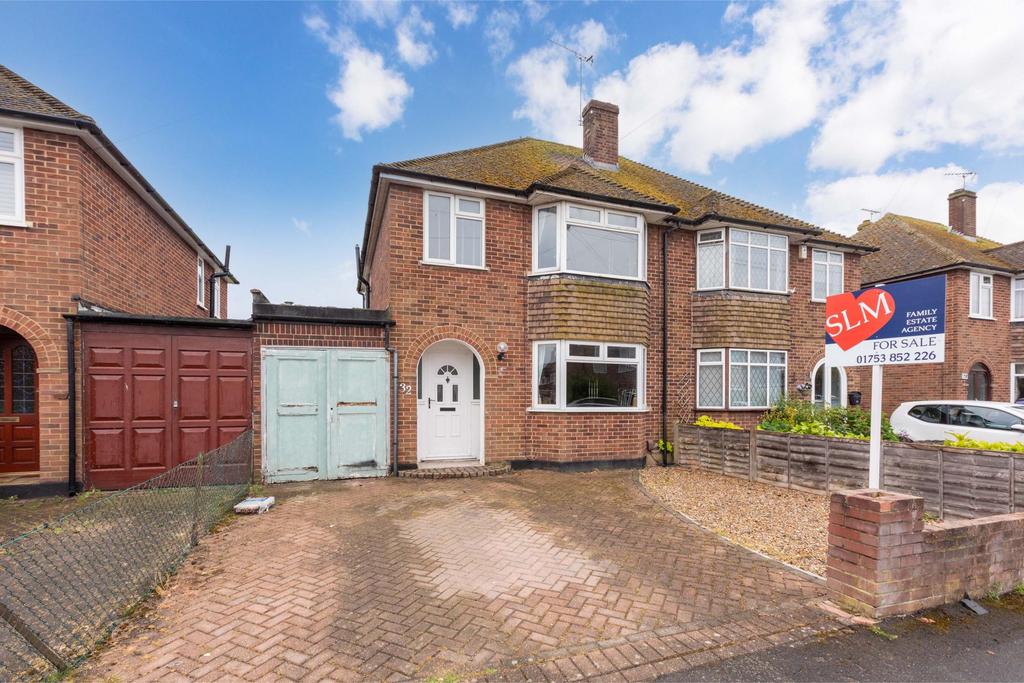 Queens Road, Eton Wick SL4 3 bed semi-detached house for sale - £595,000