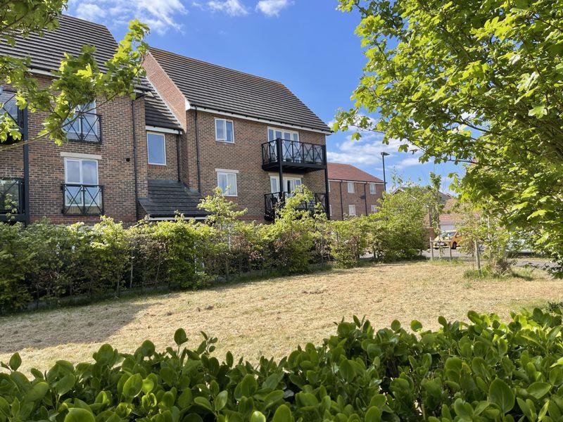 Broom Field Way, Felpham 2 bed apartment for sale - £195,000