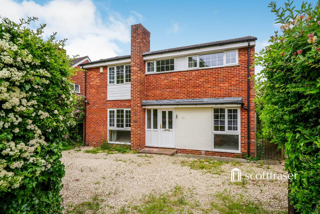 Banbury Road, OX2 4 bed detached house - £2,500 pcm (£577 pw)