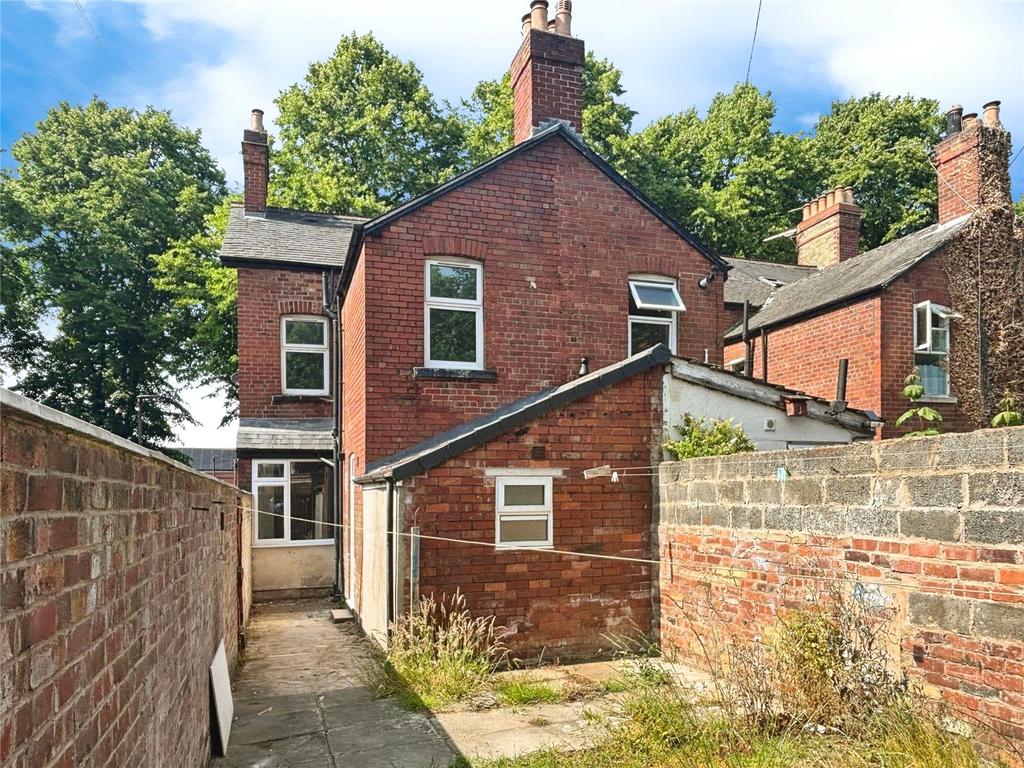 Vaughan Avenue, South Yorkshire DN1 4 bed end of terrace house - £155,000