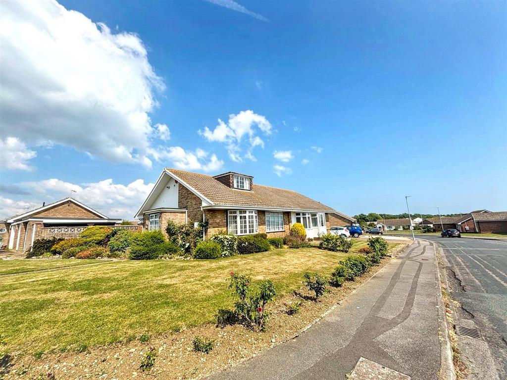 Nightingale Close, Eastbourne 2 bed semi-detached bungalow - £275,000