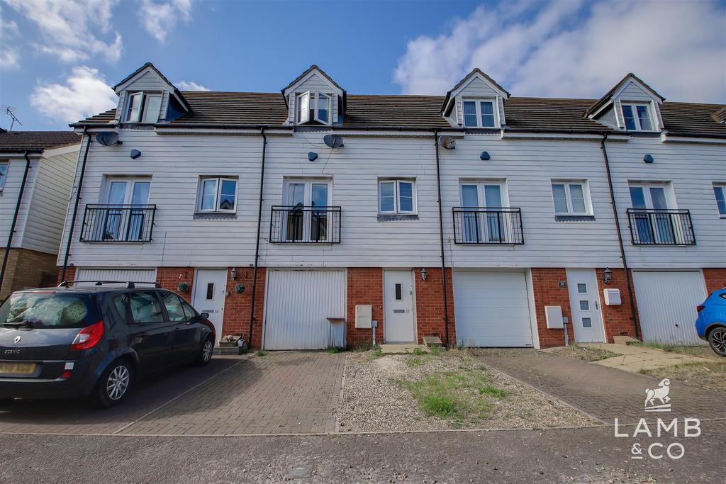 Park Road, Clacton-On-Sea CO16 2 bed terraced house - £200,000