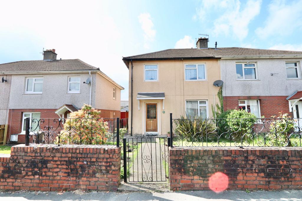 Trinant Terrace, Pentwyn Crumlin, NP11 3 bed semi-detached house for ...