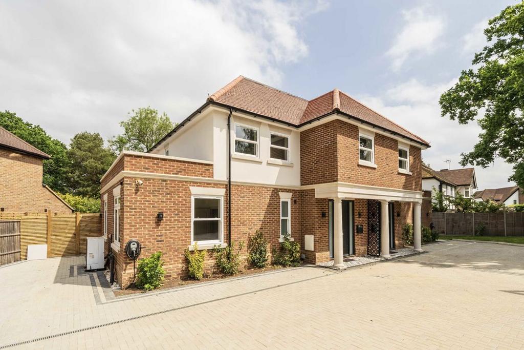 Queens Road, Walton-On-Thames KT12 5 bed semi-detached house for sale ...