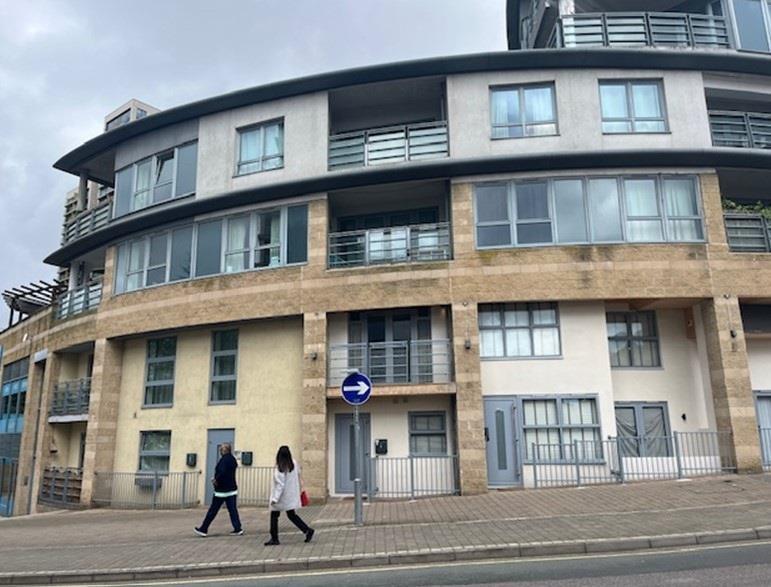 Station Approach, Woking, GU22 1 bed flat - £1,350 pcm (£312 pw)