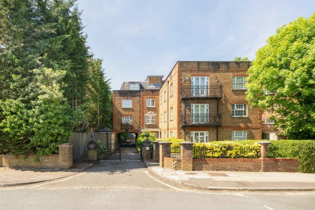 Sunningfields Road, London NW4 3 bed flat for sale - £600,000