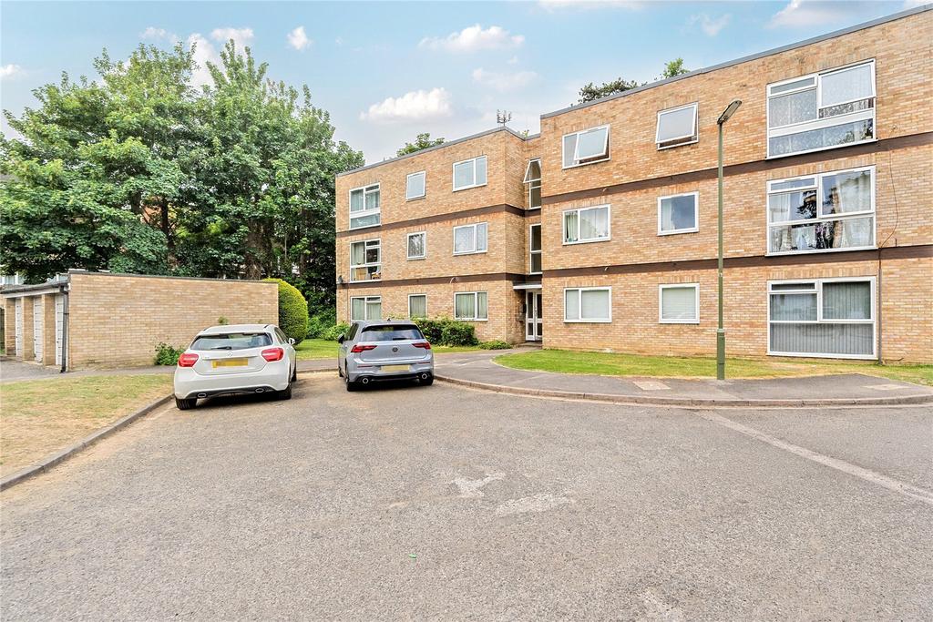 Hazeldene, Addlestone KT15 2 bed flat - £275,000