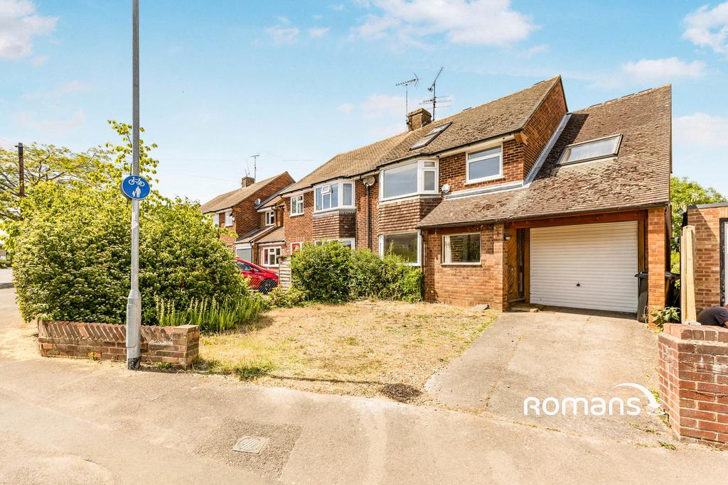 Glendevon Road, Woodley, Reading, RG5 5 bed semi-detached house - £ ...