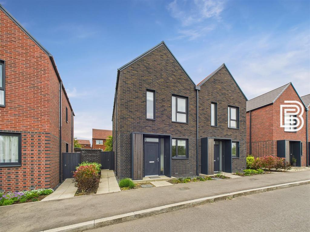 Park View, Houlton CV23 3 bed semi-detached house for sale - £320,000
