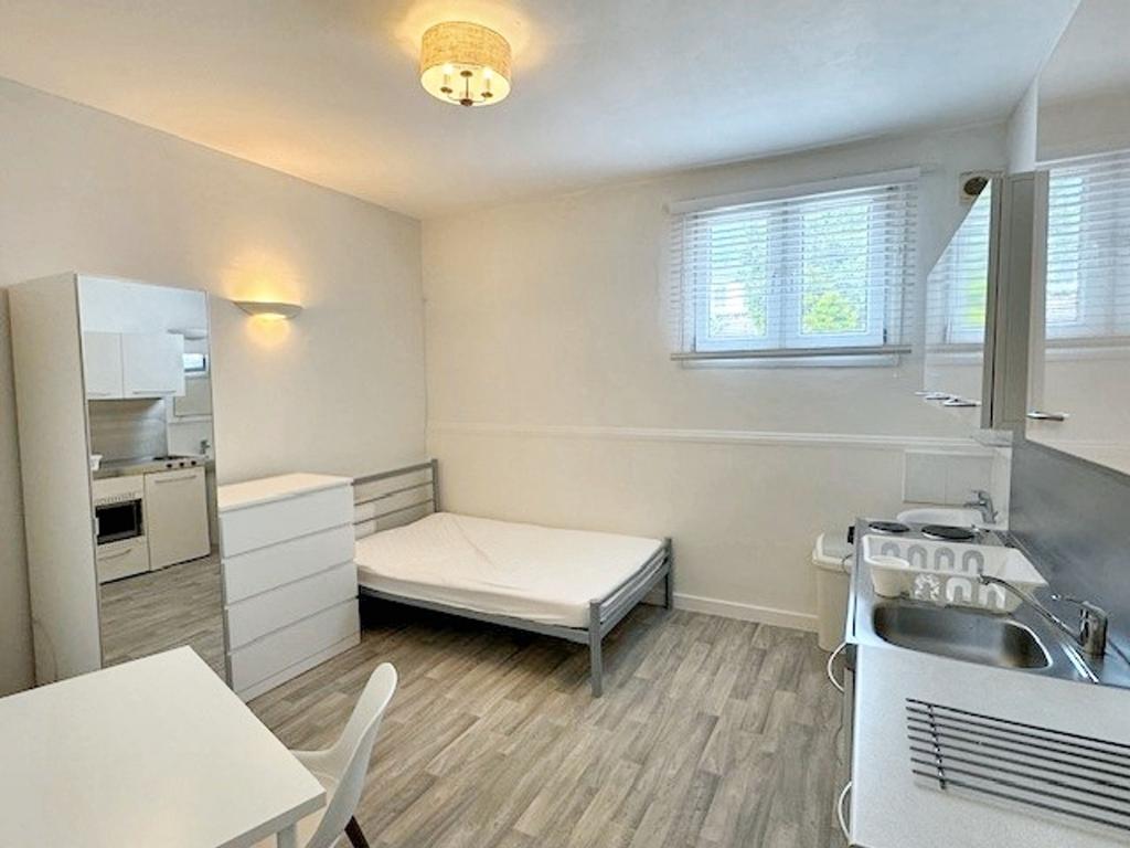 Suffolk Walk, Cheltenham GL50 1 bed in a house share to rent - £675 pcm ...
