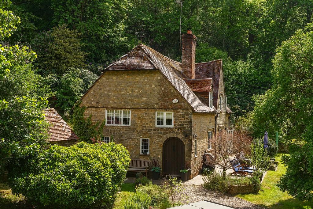 Sandy Lane, Midhurst, GU29 3 bed detached house for sale - £1,200,000