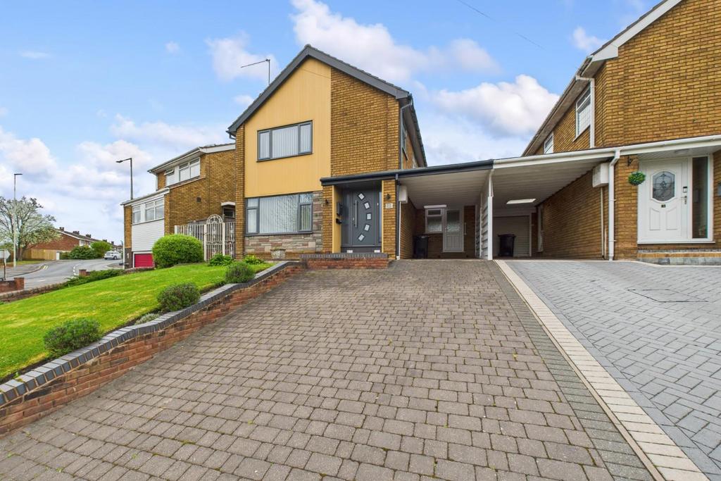 Chawn Hill, Oldswinford 3 bed link detached house - £325,000