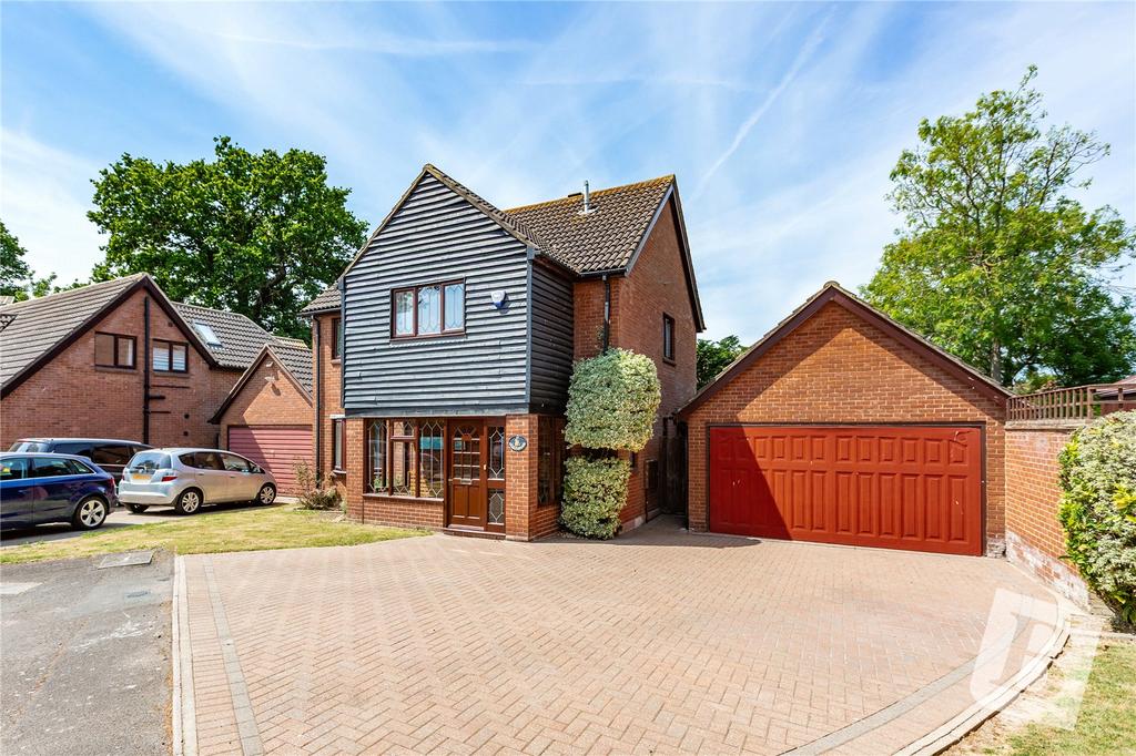 Brookdale Close, Upminster, RM14 4 bed detached house - £800,000
