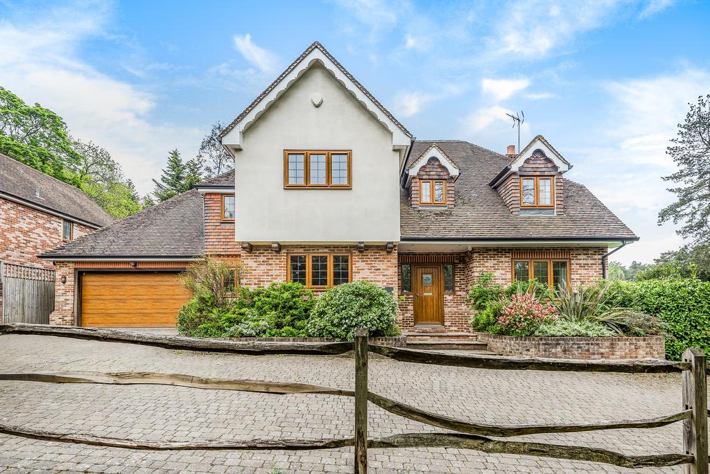 Vale Wood Drive, Lower Bourne... 5 bed detached house to rent - £4,750 ...