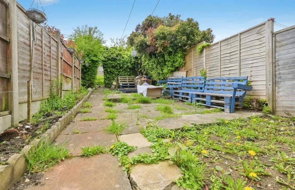Boscombe Road, London 3 bed end of terrace house to rent - £2,150 pcm ...